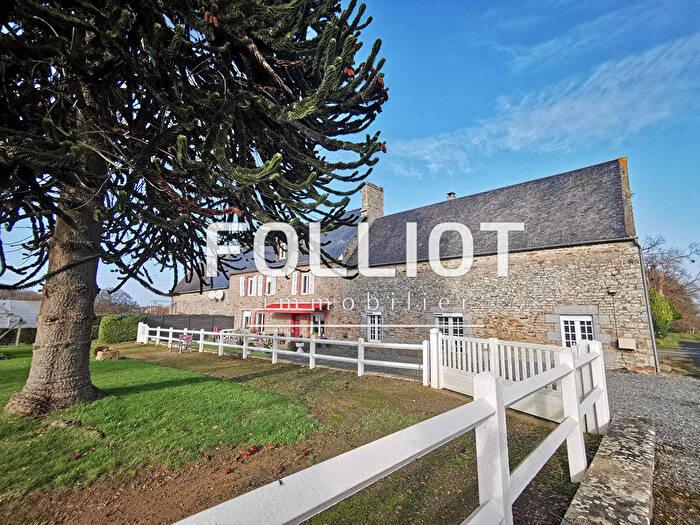 Maison à vendre - Jullouville - 8 pièces - 6 chambres