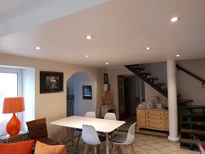 Maison à vendre - Saint-Étienne-les-Orgues - 7 pièces - 5 chambres