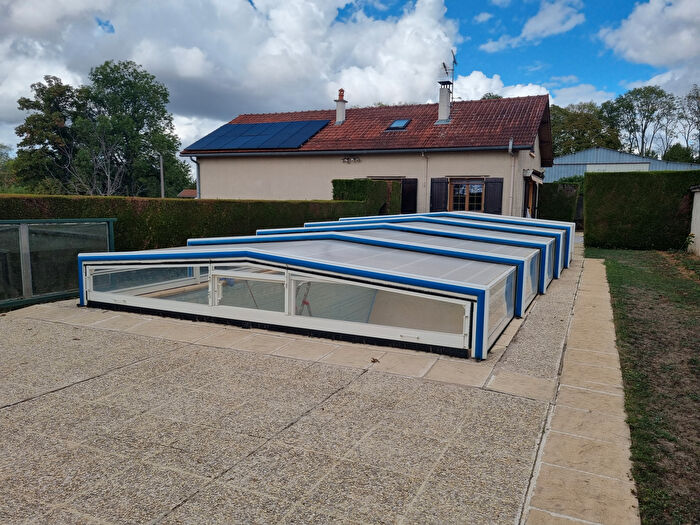 Attricourt : Maison 8 pièces à vendre