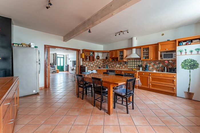 Maison à vendre - Saint-Jean-dAngély - 8 pièces - 6 chambres