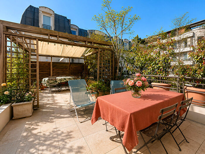 Suresnes, Carnot, Gambetta : Appartement 4 pièces à vendre
