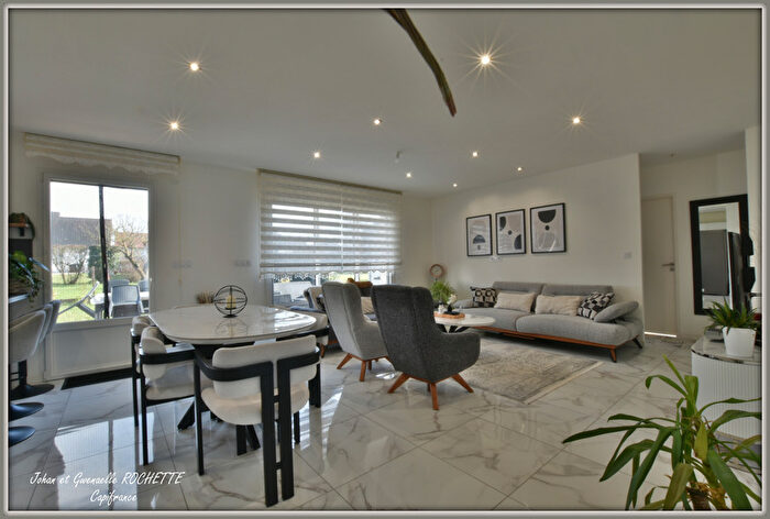 Maison à vendre - Seiches-sur-le-Loir - 5 pièces - 3 chambres