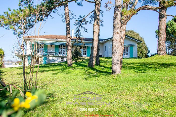 Maison à vendre - Saint-Palais-sur-Mer - 6 pièces - 5 chambres