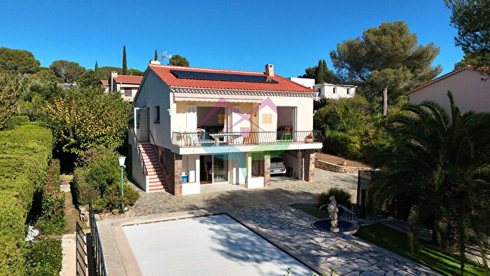 Maison à vendre - Saint-Raphaël, Plateau Notre-Dame - 6 pièces - 4 chambres