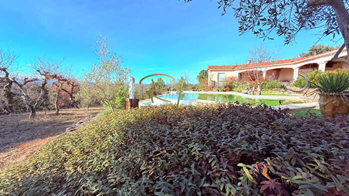 Maison à vendre - Barjac - 7 pièces - 4 chambres