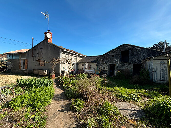 Maison 4 pièces à Saires, à vendre