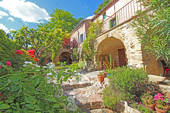 Maisons à vendre et appartements à louer - 1