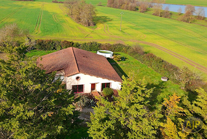 Maison à vendre - Saint-Denis-la-Chevasse - 7 pièces - 4 chambres
