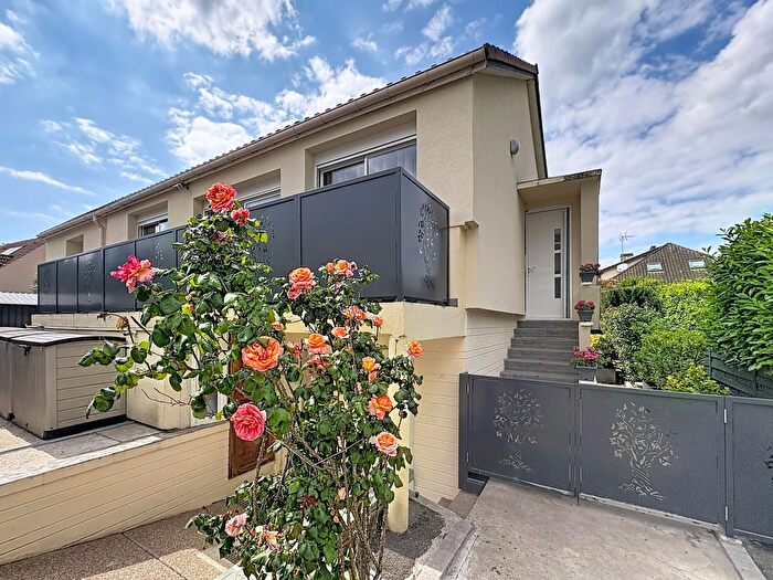 Maison à vendre - Viarmes - 4 pièces - 3 chambres