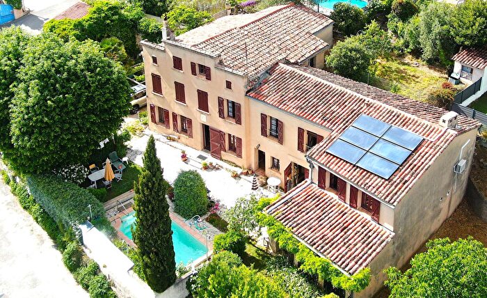 Maison à vendre - Brignoles, Centre-ville, Vieille ville - 5 pièces - 4 chambres