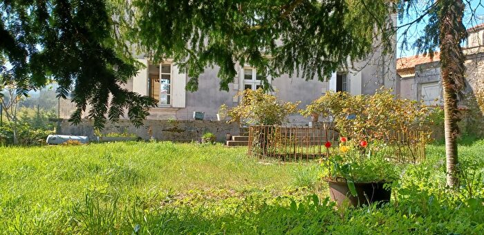 Maison 14 pièces à vendre à Fontenay-le-Comte, Saint-Médard des Près, Boisse