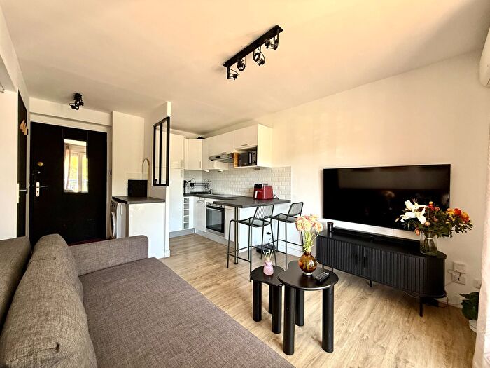 Appartement à vendre - Vallauris, Le Val dOr, Fournas, Ferratone - 2 pièces - 1 chambre