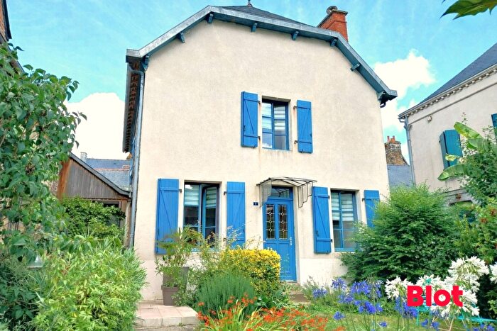 Maison à vendre - Saint-Aubin-du-Cormier - 7 pièces - 5 chambres