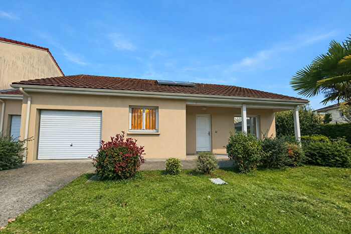 Maison à vendre - Ussac - 4 pièces - 3 chambres