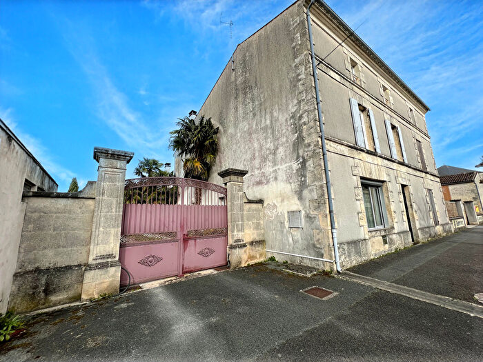 Maison à vendre - Matha - 6 pièces - 4 chambres