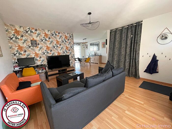 Maison à vendre - Dangé-Saint-Romain - 6 pièces - 4 chambres