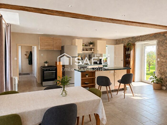 Maison 4 pièces à vendre à Saulges