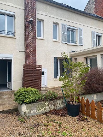 Maison à louer - Senlis, Centre-ville - 6 pièces - 4 chambres