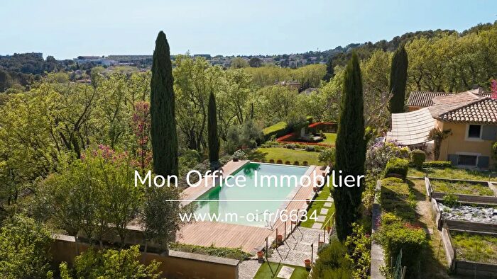 Aix-en-Provence, Pont de Beraud : Maison 8 pièces à vendre
