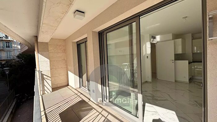Appartement à vendre - Menton, Hôtel de Ville, Vieille Ville, Musée, Madone, Carnolès - 2 pièces - 1 chambre