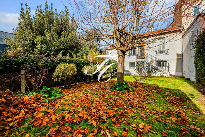 Maison à vendre - Garches, Porte Jaune, Petit Garches - 6 pièces - 4 chambres