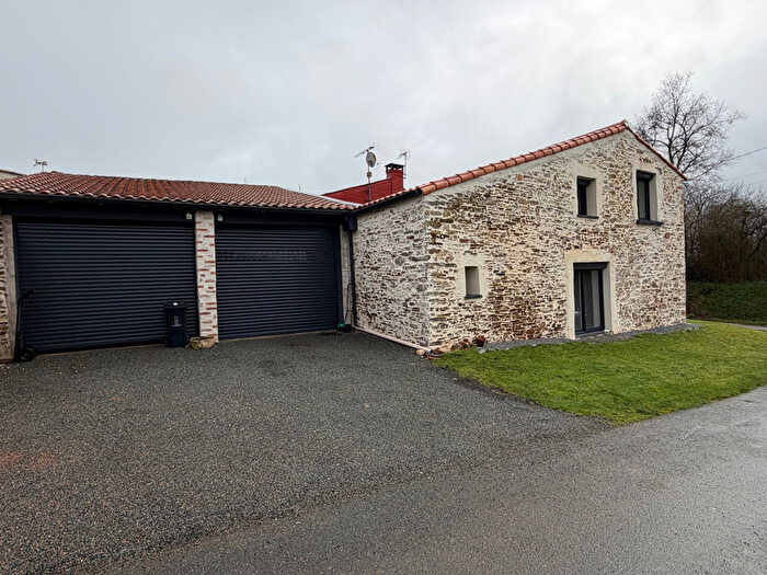 Maison à vendre - Mareuil-sur-Lay-Dissais - 5 pièces - 2 chambres