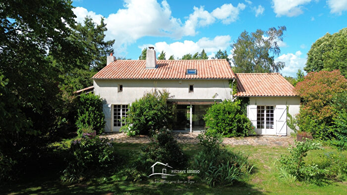 Rouillé - Maison 8 pièces à vendre