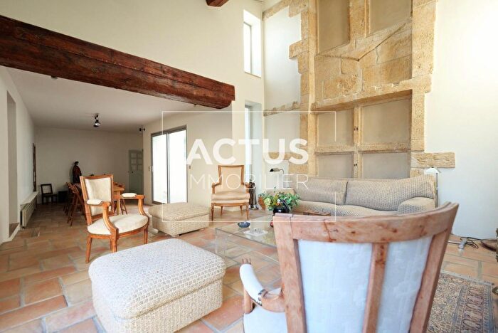 Salon-de-Provence, Centre-ville : Maison 9 pièces à vendre