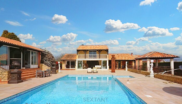 Maison à vendre - Hautefort - 8 pièces - 6 chambres