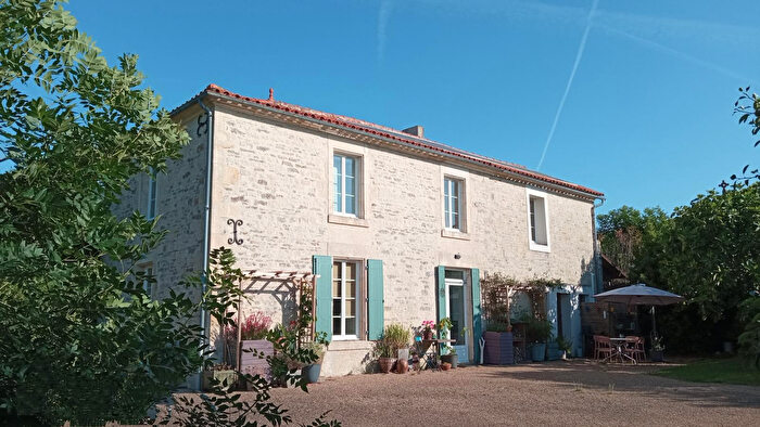 Maison à vendre - Marsais-Sainte-Radégonde - 6 pièces - 4 chambres