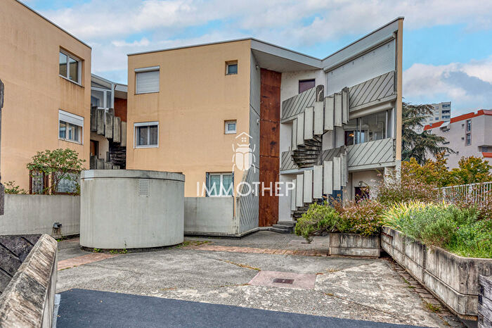 Appartement à vendre - Échirolles, Villeneuve - 4 pièces - 3 chambres