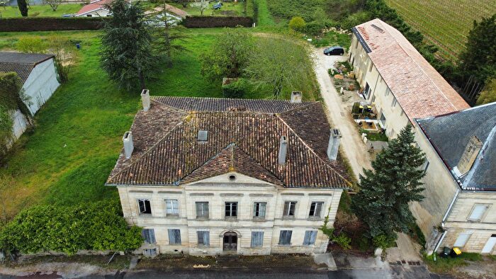 Saint-Philippe-dAiguille : Maison 10 pièces à vendre