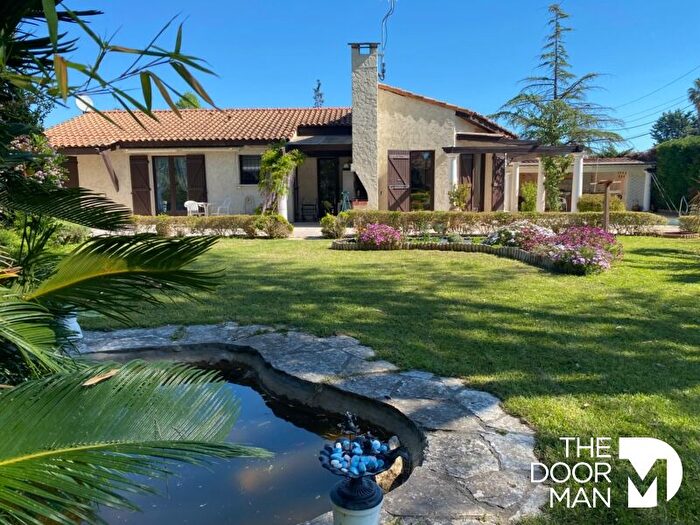 Maison 5 pièces à Antibes, à vendre