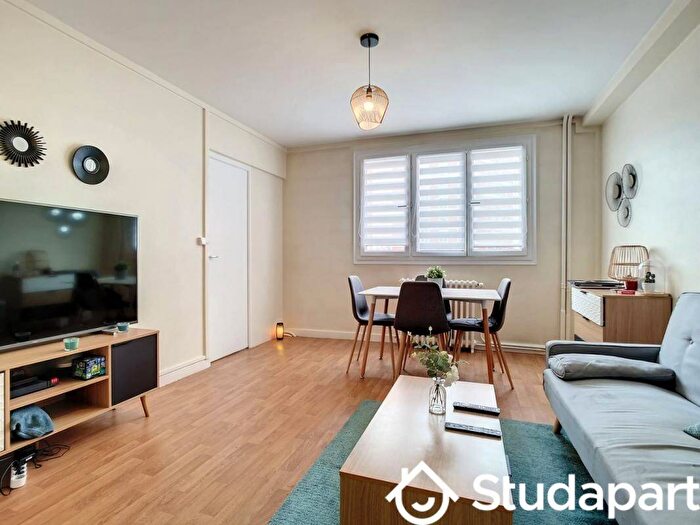 Appartement à louer - Jules Guesde, Troyes - 1 pièce - 4 chambres