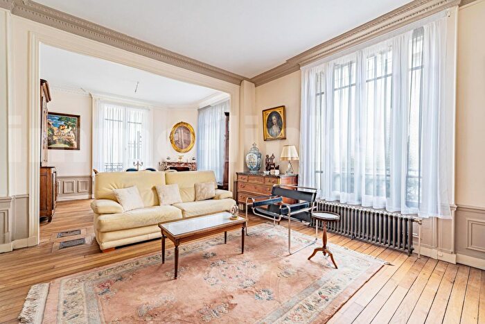 Charenton-le-Pont, Centre ancien - Maison 10 pièces à vendre