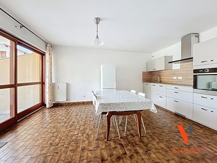 Appartement 1 pièce à Voiron, Centre-ville, Gare, à louer