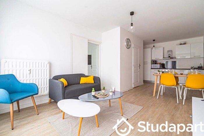 Appartement à louer - Laon Zola-Neufchâtel-Orgeval, Reims - 5 pièces - 4 chambres