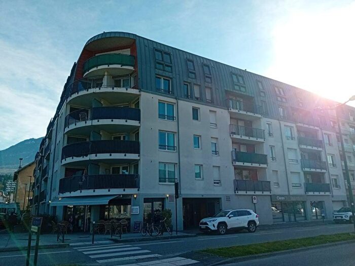 Appartement à louer - Centre Ville Nord, Aix-les-Bains - 3 pièces - 2 chambres