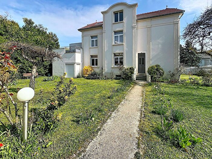 Appartement à louer - Plantières-Queuleu, Metz - 7 pièces - 5 chambres