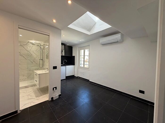 Appartement à louer - Nice, Centre-ville - 1 pièce - 1 chambre