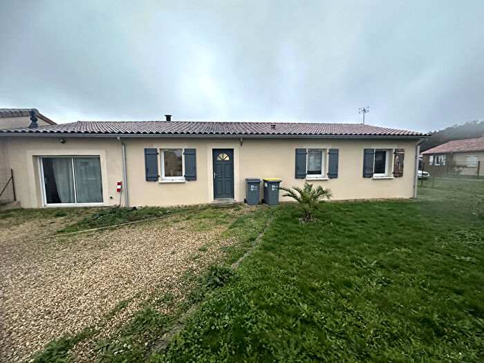 Maison à vendre - Champagné-Saint-Hilaire - 4 pièces - 3 chambres