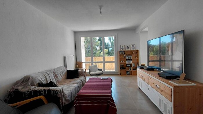 Campagne, Sénas - Appartement 3 pièces à louer