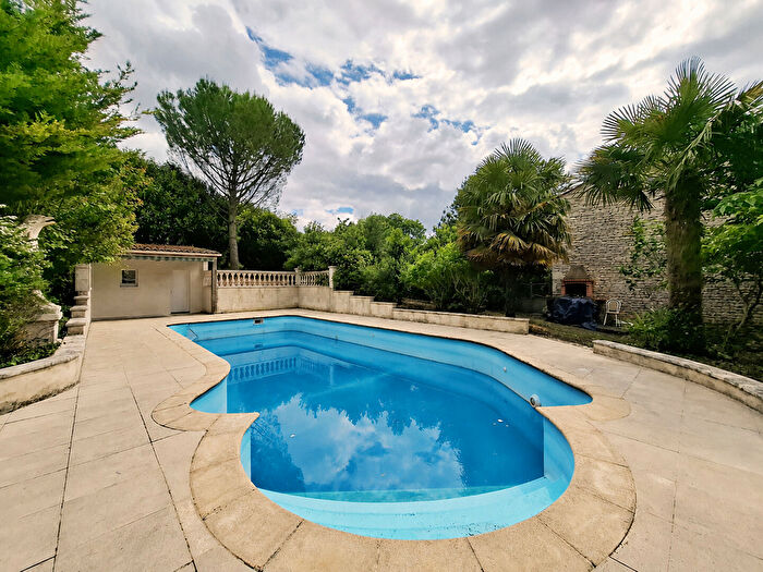 Maison 4 pièces à Dampierre-sur-Boutonne, à vendre