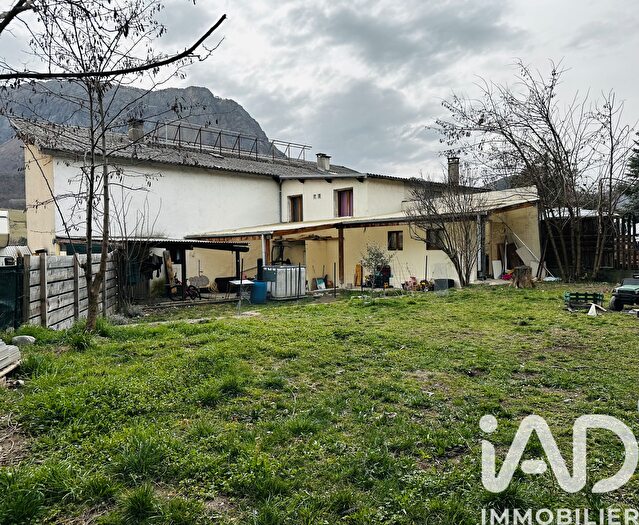 Maison à vendre - Espinasses - 9 pièces - 5 chambres