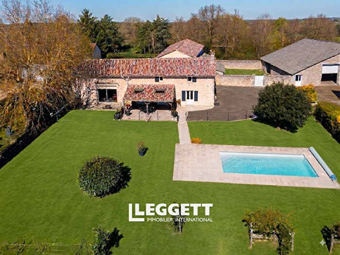 Maison 10 pièces à vendre à Couhé