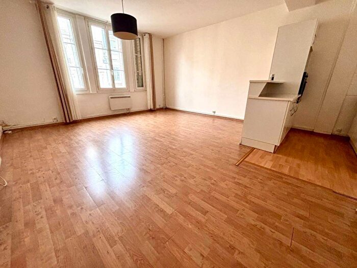 Appartement à louer - Centre Ville, Saint-Quentin - 2 pièces - 1 chambre