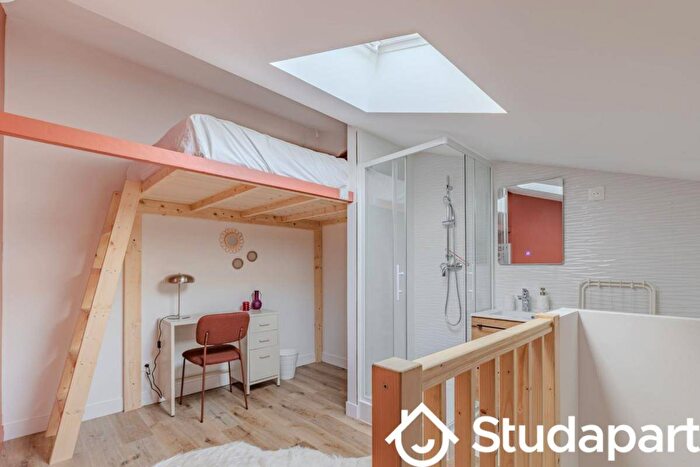 Appartement à louer - Le Bourg-Le Vieux Bourg, Lormont - 1 pièce - 1 chambre