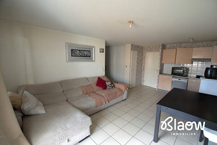 Appartement à vendre - Vénissieux, Joliot Curie - 3 pièces - 2 chambres