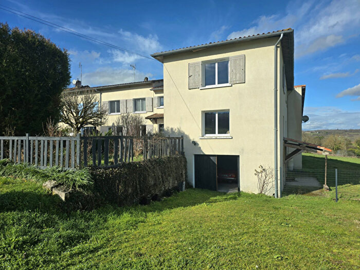 Maison à vendre - Chalais - 8 pièces - 5 chambres