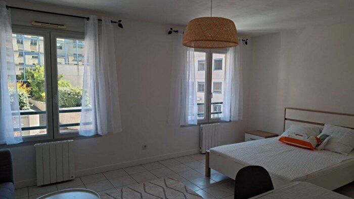 Métro Cuire, Caluire-et-Cuire - Appartement 1 pièce à louer